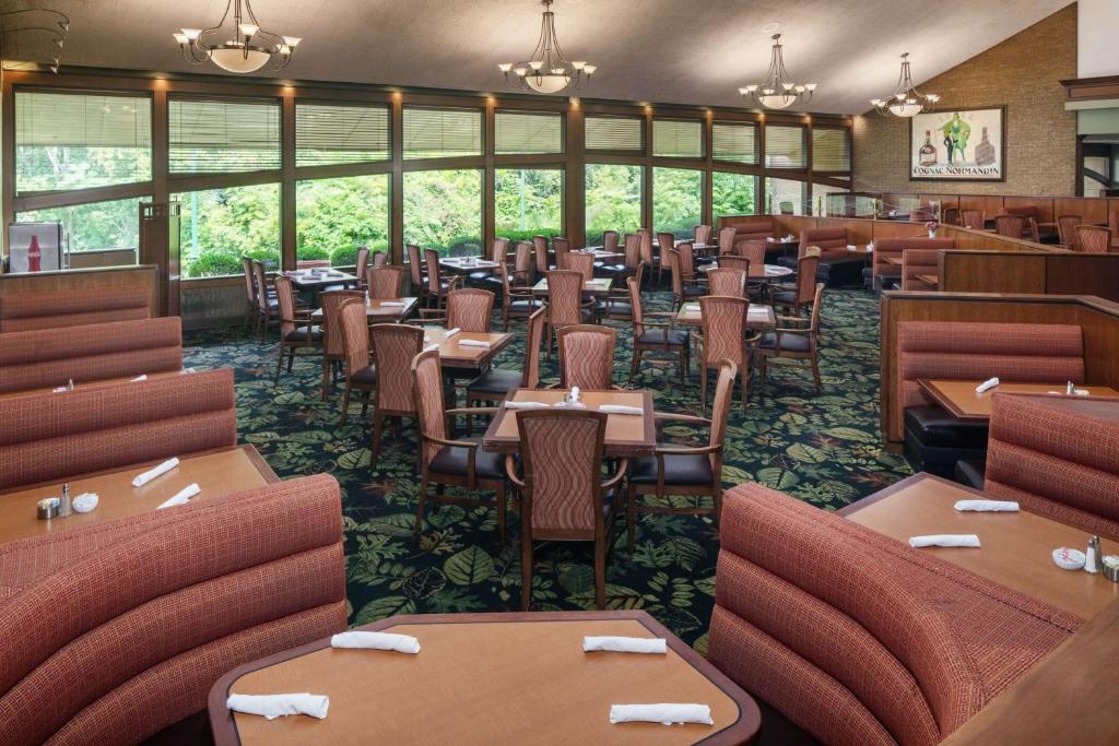 Hilton Chicago/Northbrook, Northbrook (updated prices 2025)