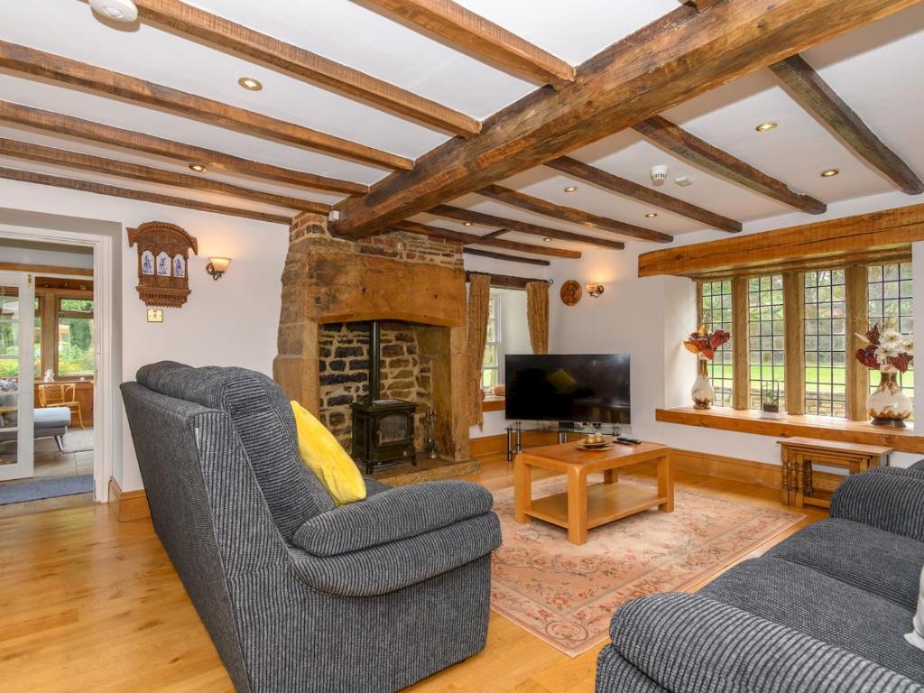 Poplar Farm House - Book Your Spring Summer Events - Pass the Keys ...