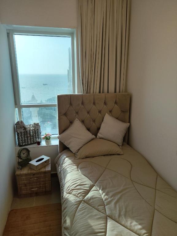 Cozy Small Private Room Sea View window - ROOM INSIDE APARTMENT, Ajman ...