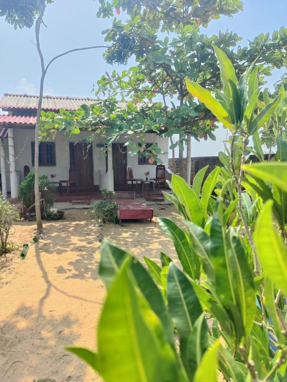 Golden Rich Hotel, Arugam Bay (updated prices 2026)