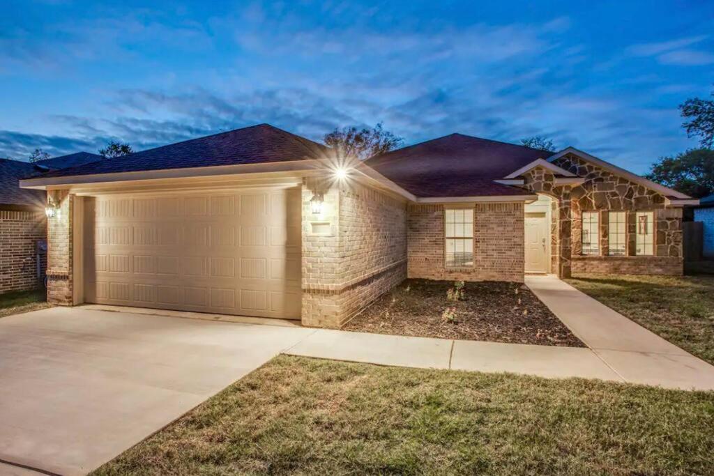 DFW Mid City Gem, Grand Prairie (updated prices 2026)