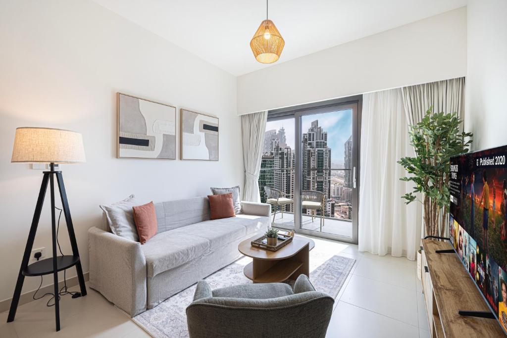 Luxury Minimalistic Apartment in Downtown Dubai Opposite Burj Khalifa ...