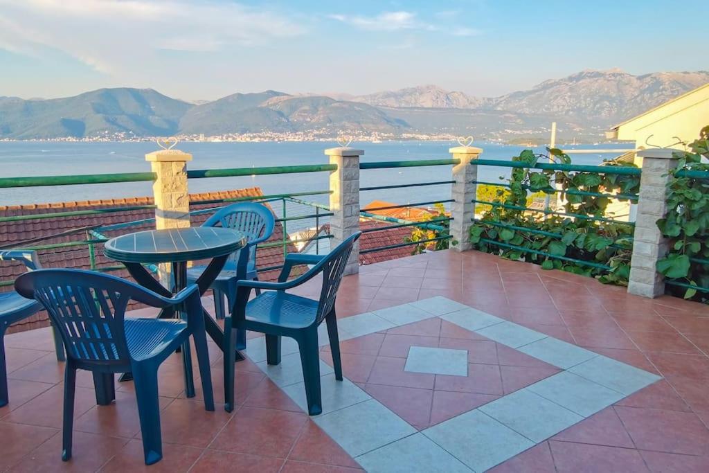 Apartments with panoramic terrace, Krasici (updated prices 2025)