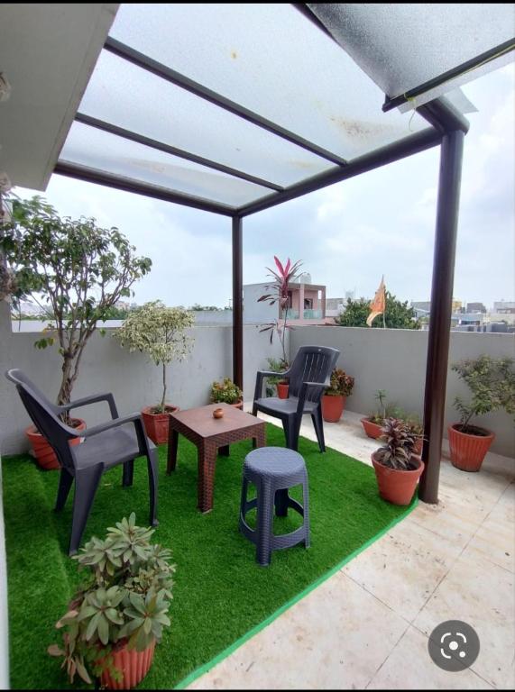 Pent House 1BHK flat with personal terrace, Indore (updated prices 2024)