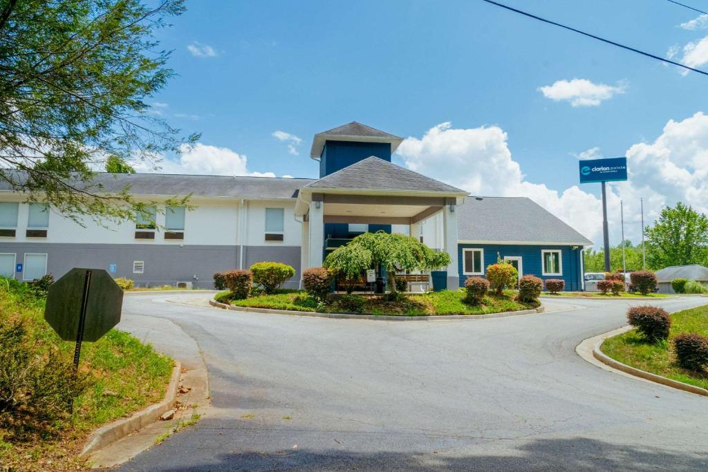 Clarion Pointe-Dillard near Blue Ridge Mountains, Dillard (updated ...