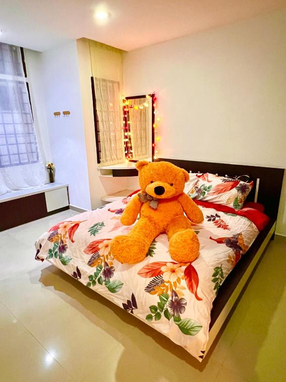 Wonder Teddy Indah House for 1-11pax at Bukit Indah Near Legoland and ...