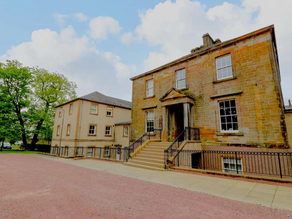 16 Knightsridge House, Livingston (updated prices 2025)