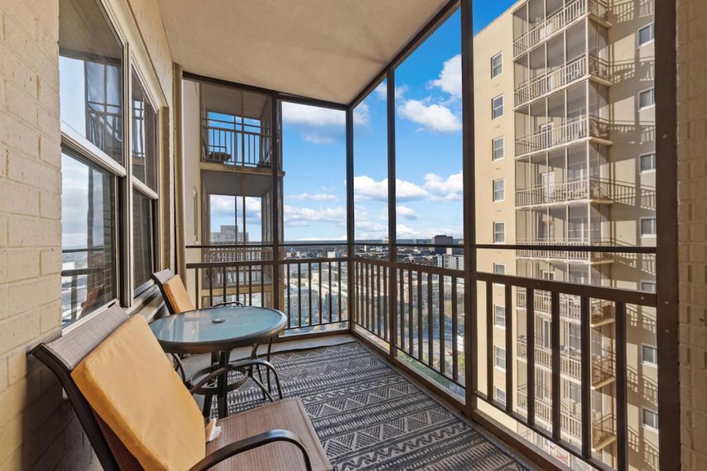 High Rise Studio - Stunning Views - Walking Ease, Atlanta (updated ...