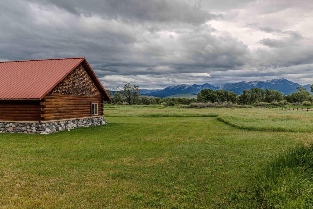 Yellowstone Crest Lodge, Livingston (updated prices 2026)