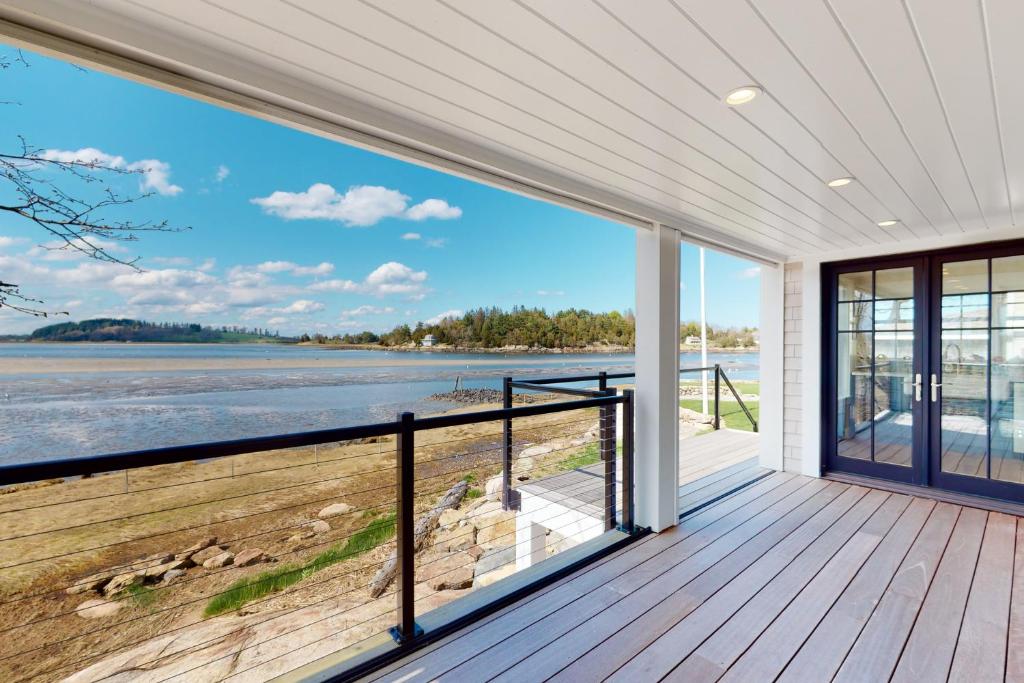 Robbins Island Retreat, Essex (updated prices 2026)