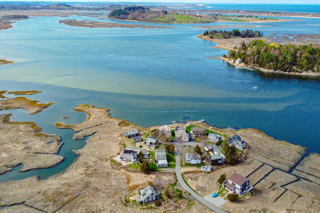 Robbins Island Retreat, Essex (updated prices 2025)