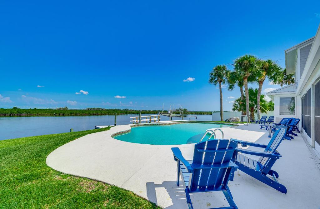 Boat Dock and Pool Bayfront Crystal River Home, Crystal River (updated ...