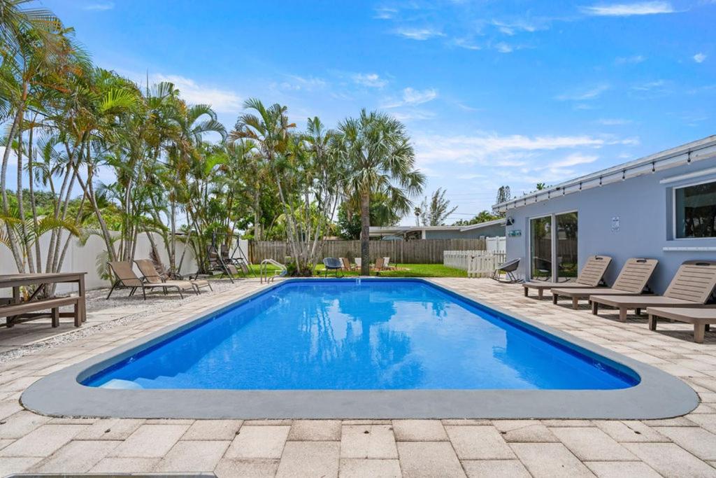 The Blue Bungalow - Fire Pit - Pool - Bbq, Jupiter (updated prices 2024)