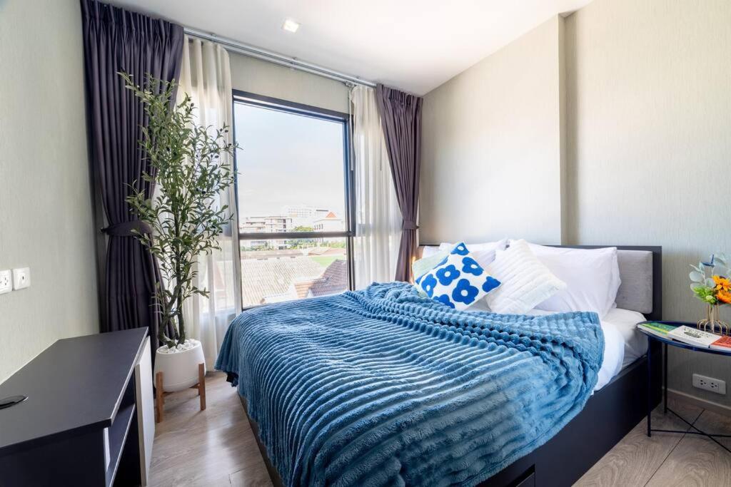 KAWS Theme Modern Cozy 1br 2 Min Walk To Beach, Pattaya South (updated ...