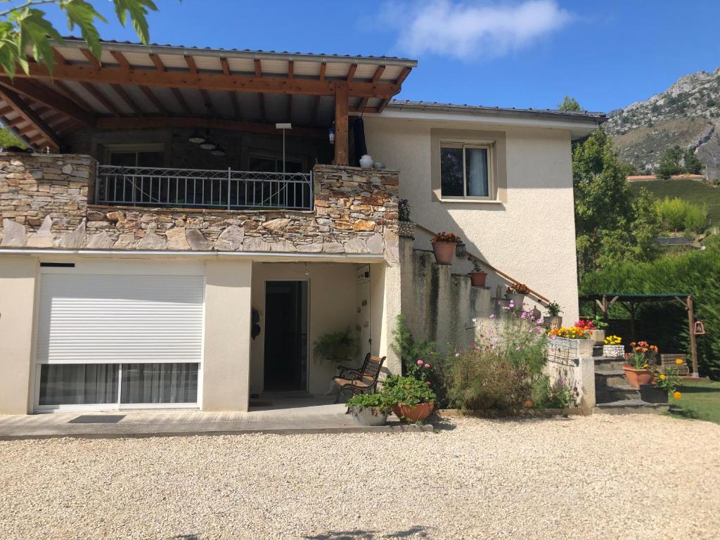 Grande maison dans les Pyrénées, Surba (precios actualizados 2026)
