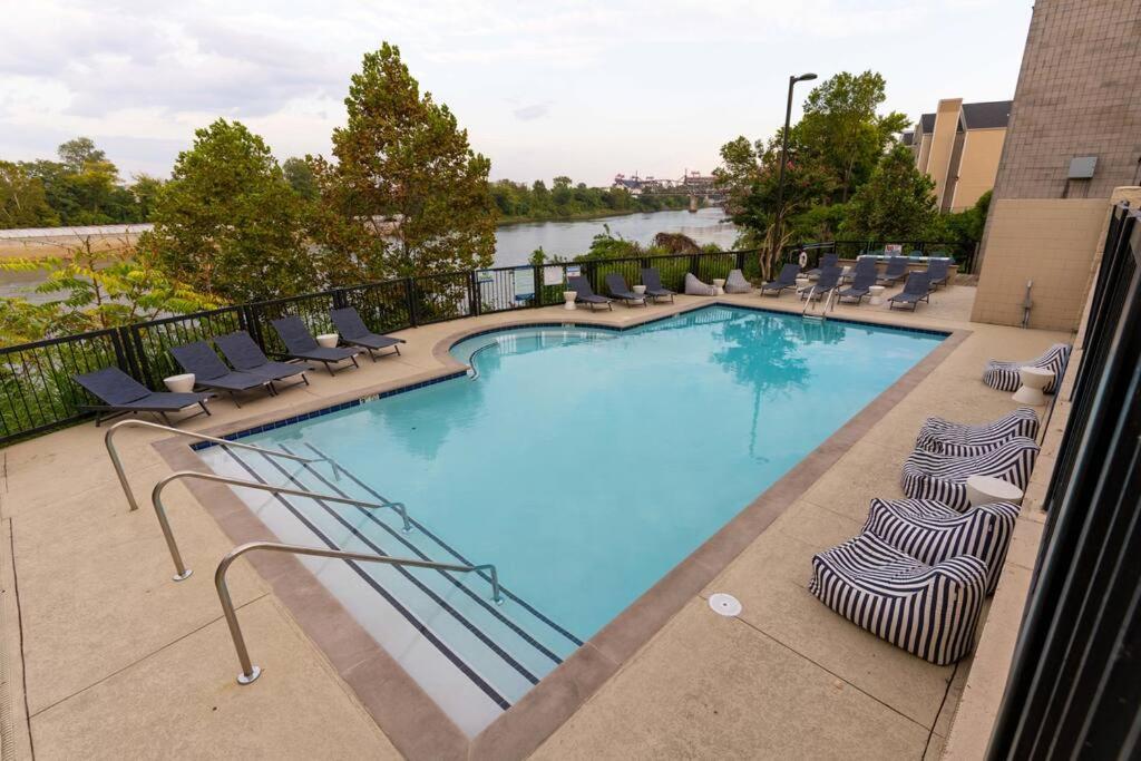 Amazing pool, Steps 2 Broadway right on the Riverfront!, Nashville ...