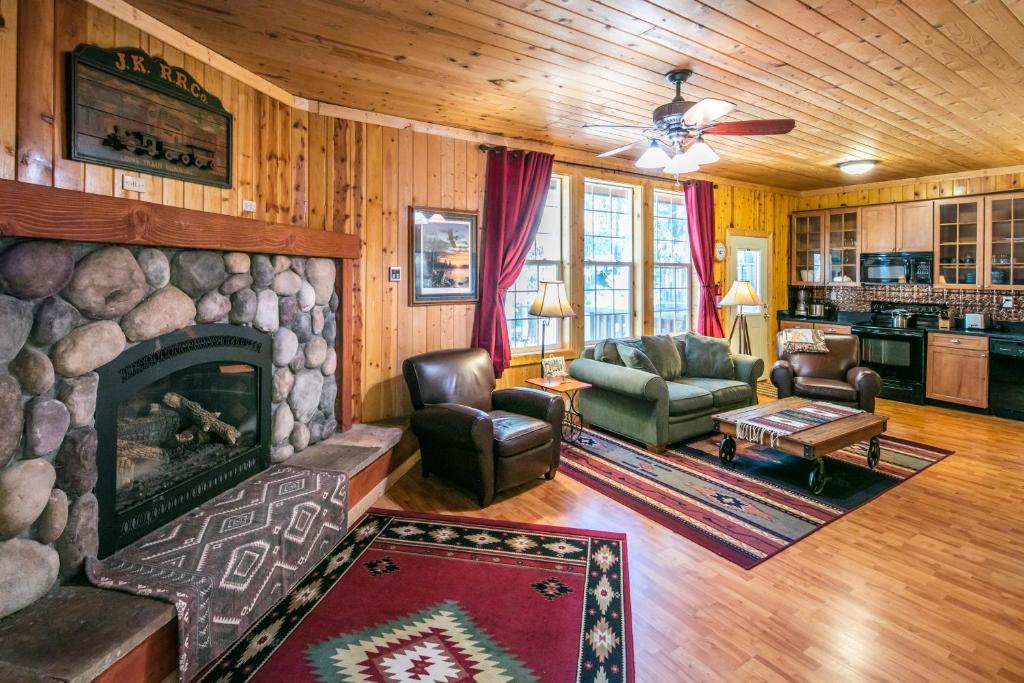 Cabin minutes from Yosemite, Fish Camp (updated prices 2026)