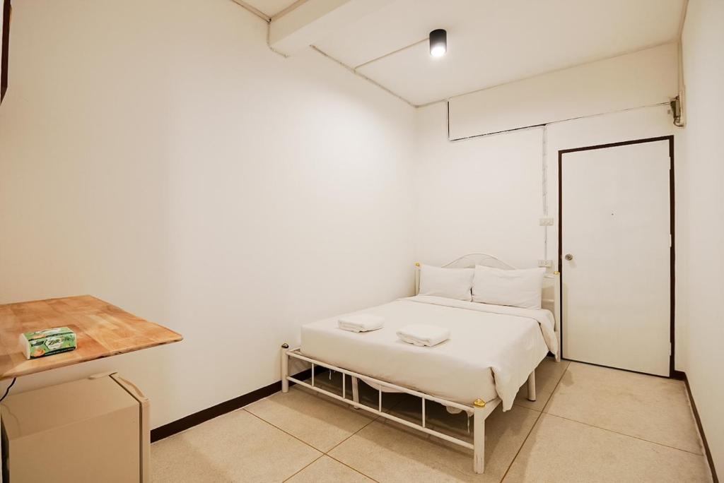 XX GO INN Asiatique Charoen Krung BTS Taksin, Godown (preços ...