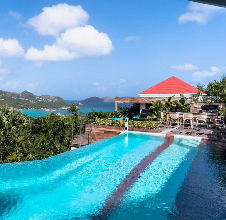 Luxe Wine Red Villa with Panoramic Sea Views, Saint Barthelemy (precios ...