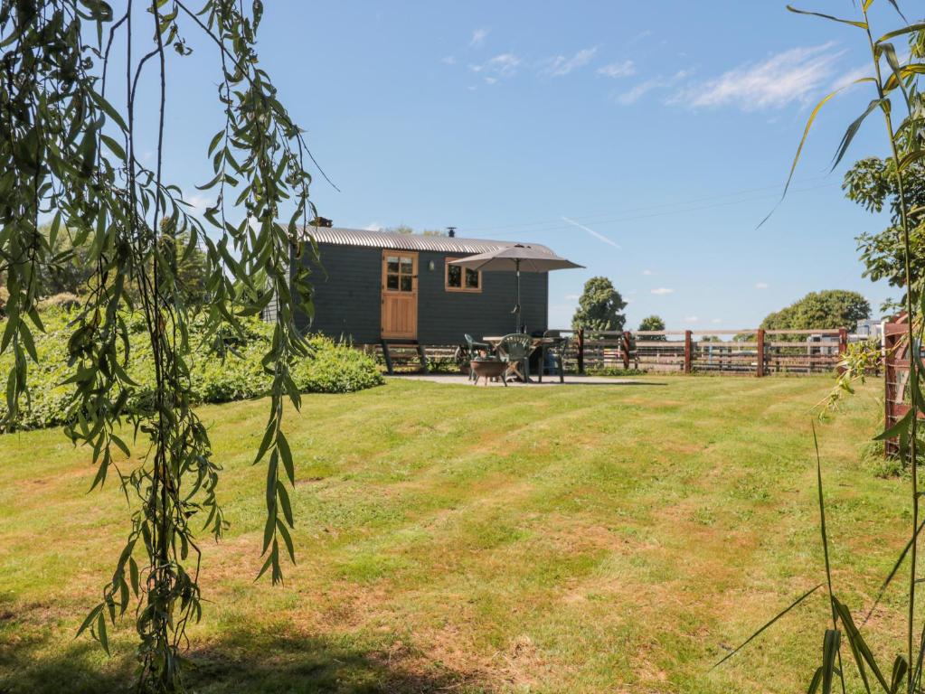 Willowdale, Witney (updated prices 2026)