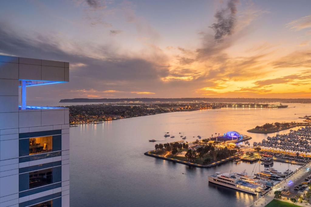 Hilton San Diego Bayfront, San Diego (updated prices 2025)