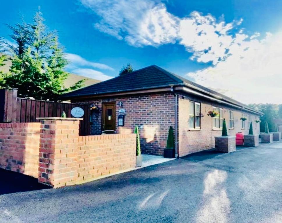 Willow Cottage with Hot tub, Strensall (updated prices 2025)