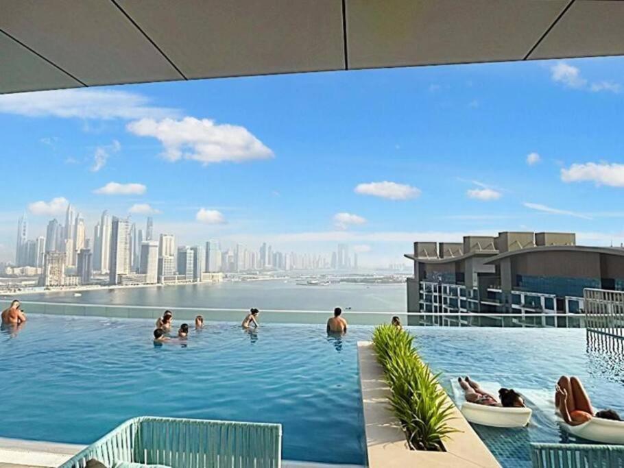 Palm Jumeirah Seven Palm 1 Bedroom with infinity pool and Palm jumeirah ...
