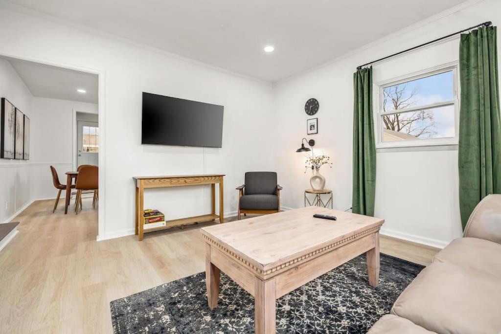 Casa de Vincent with KING Casper Bed, Peoria (updated prices 2025)