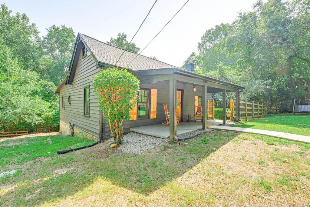 Cabin with Fire Pit - 7 Mi to Downtown Carrollton!, Carrollton (updated ...