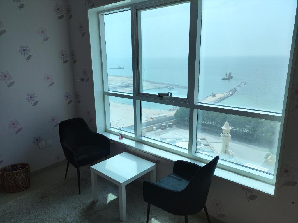 Luxury Sea View Amazing Room Double Bed - ROOM INSIDE APARTMENT, Ajman ...
