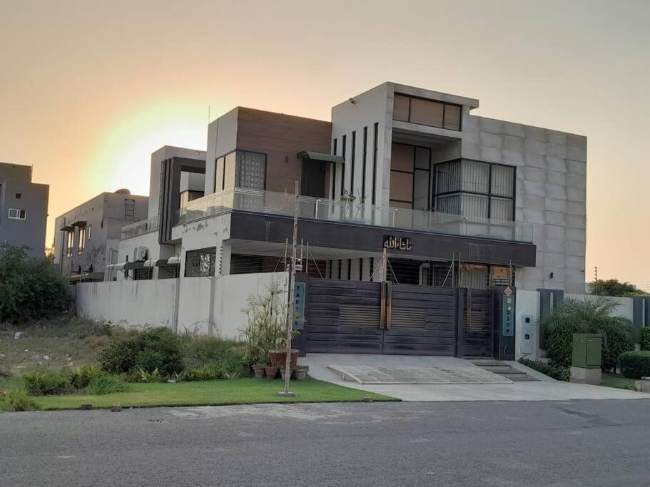 Comfort house Dha Phase 7 near Raya & AirPort 1 kanal full house ...