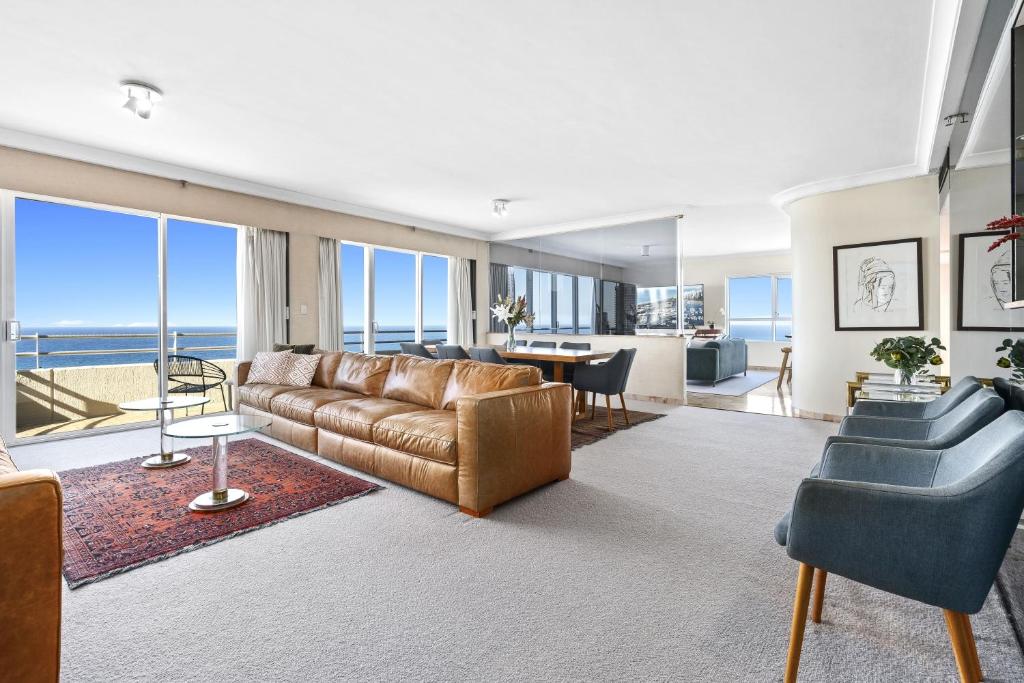 Step Back in Time in this Retro Chic 3 Bedroom Penthouse at Zenith - Q Stay, Gold Coast (updated ...