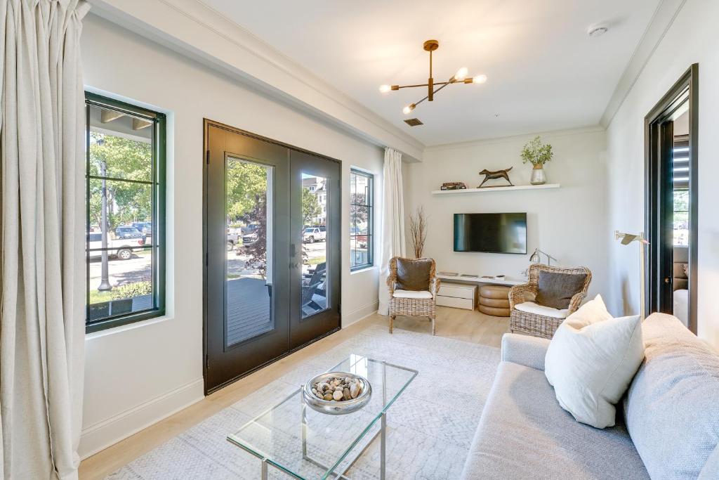 Downtown Ludington Modern Condo with Great Views!, Ludington (updated ...