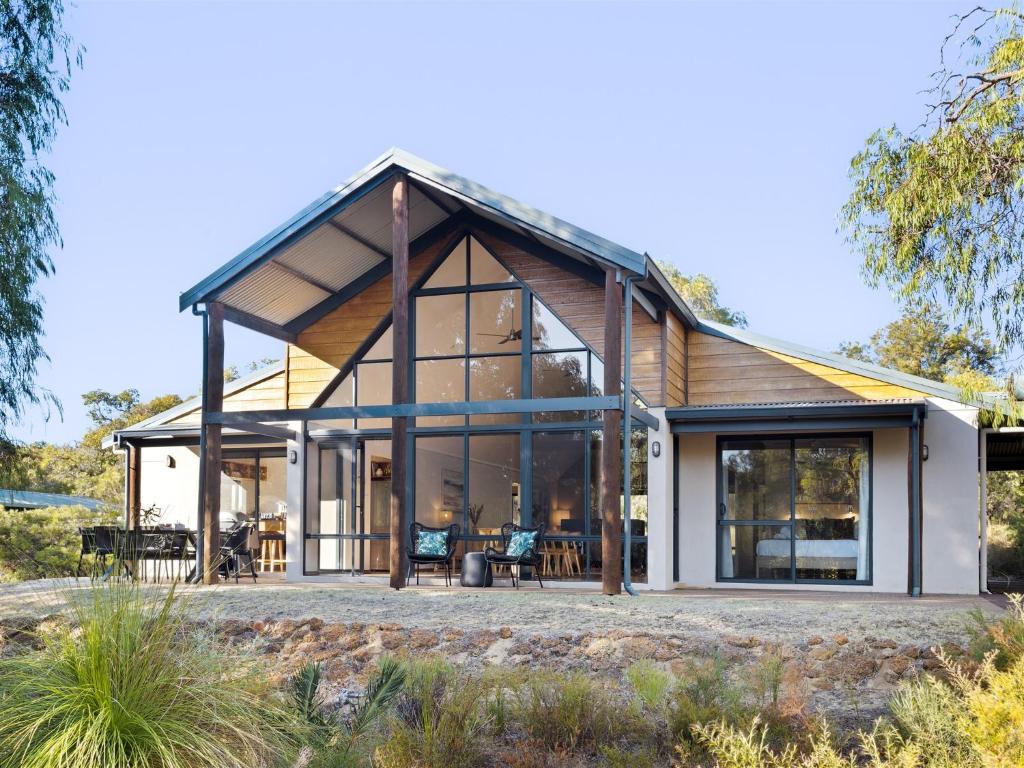 Inji Homestead - 5 acre holiday home in Margaret river region ...