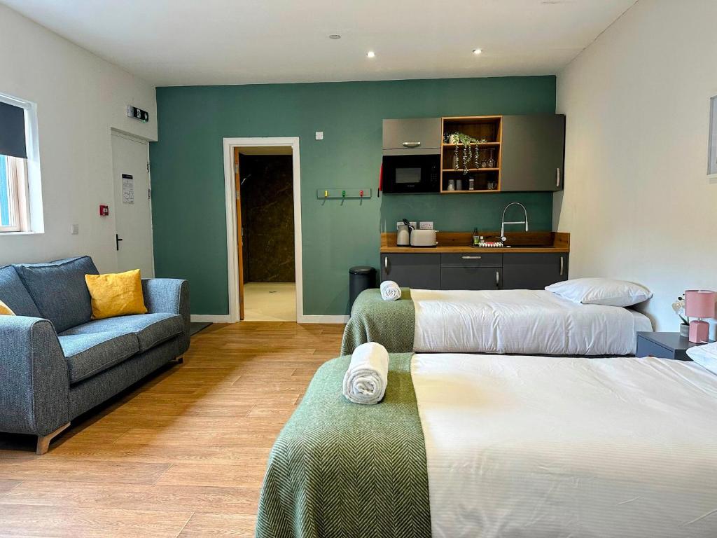 Modern Accessible Apartment with Interconnecting Room, Dolphinton ...