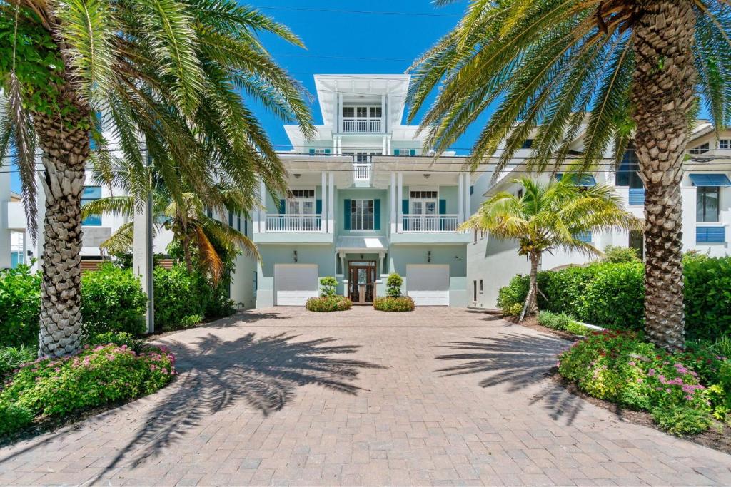 Biltmore Beach House, Luxury 5 Br Beachfront Pool Home, Spa, Sleeps 10 ...