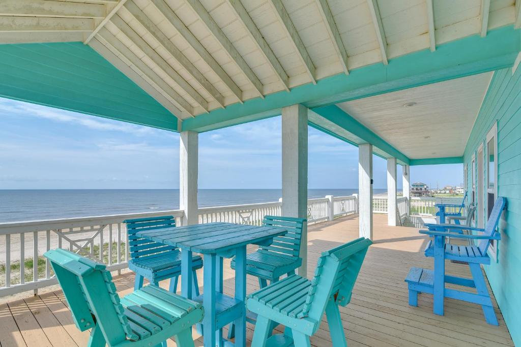 Hot Tub and Bay Views Beachfront Gilchrist Retreat, Gilchrist (updated ...
