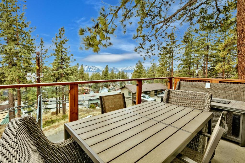 LUXE62 Zephyr Cove Lakeview W pool table, Zephyr Cove (precios ...