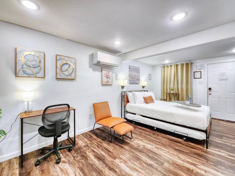 Cozy Studio 8 min to Down Town, Nightlife, Museum, UH, Houston (updated ...