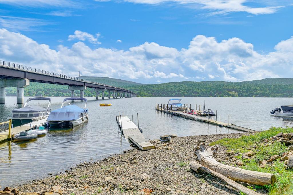 Great Sacandaga Lake Home Fish, Boat and Unwind（Northville）：（最新料金：2024年）