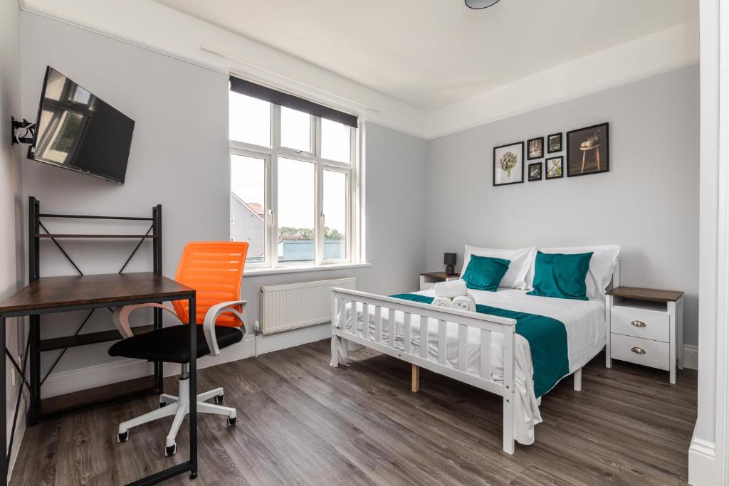 Dove Court Travel Lodge 5 - First Floor Ensuite, Bristol (updated ...