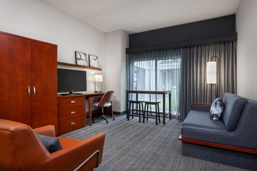 Courtyard by Marriott Anchorage Airport, Anchorage (updated prices 2025)
