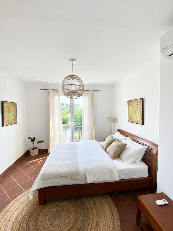 Port Chambly Riverfront Villa, Terre Rouge (updated prices 2026)