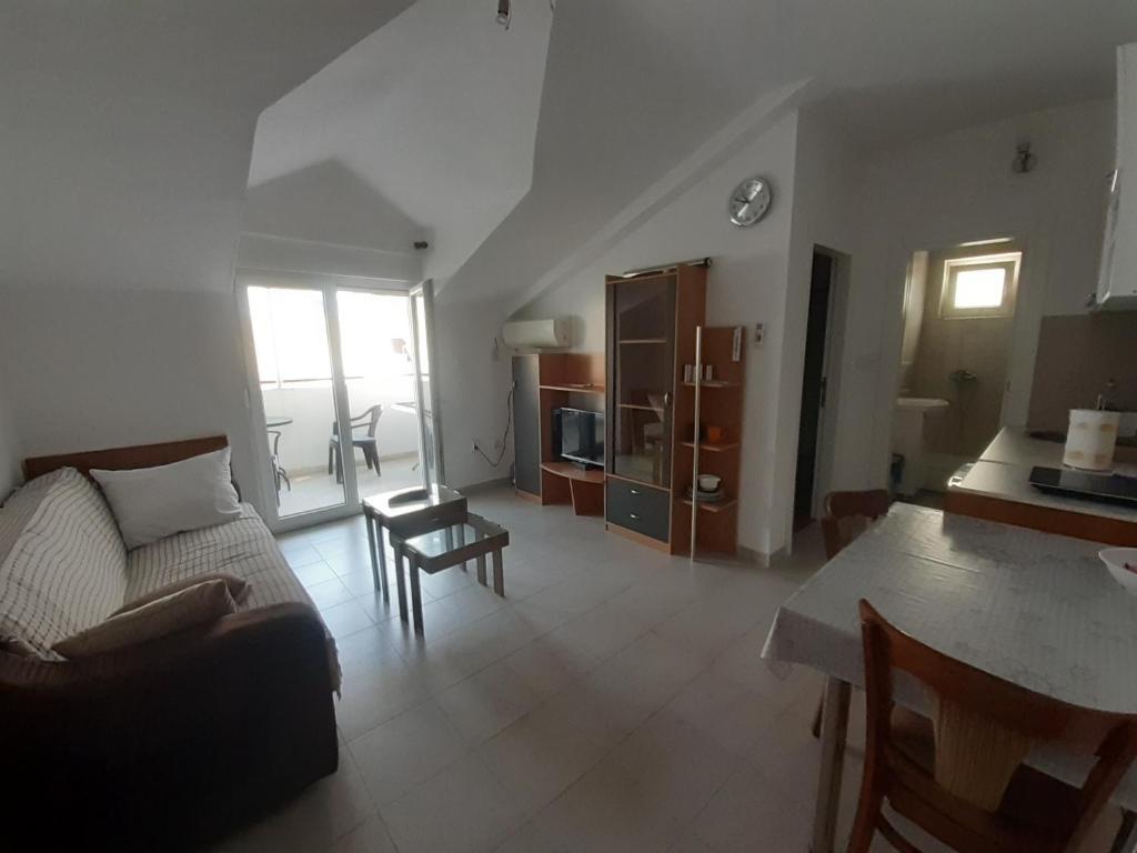 Entire comfortable apartment 2, Budva (updated prices 2025)
