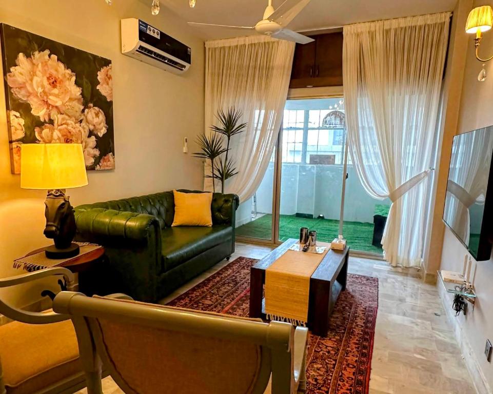 Oceanfront Oasis - Steps to Dolmen Mall, Karachi (updated prices 2026)