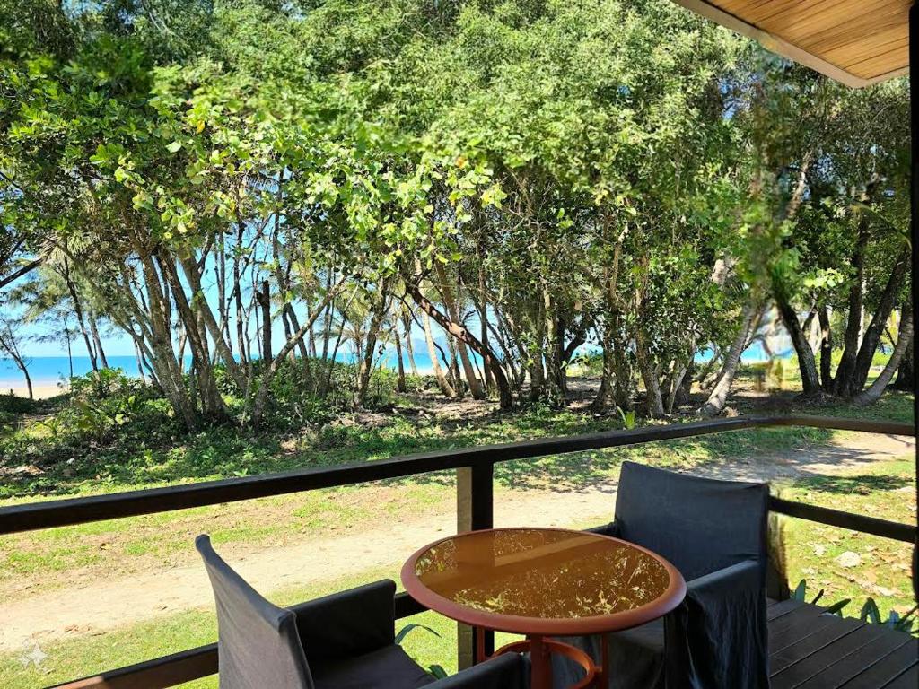 Absolute Beachfront Cottage, Mission Beach (updated prices 2026)