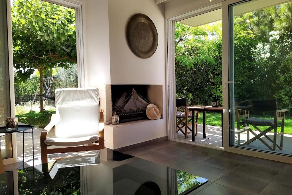 Garden house by the sea, Vari (updated prices 2025)