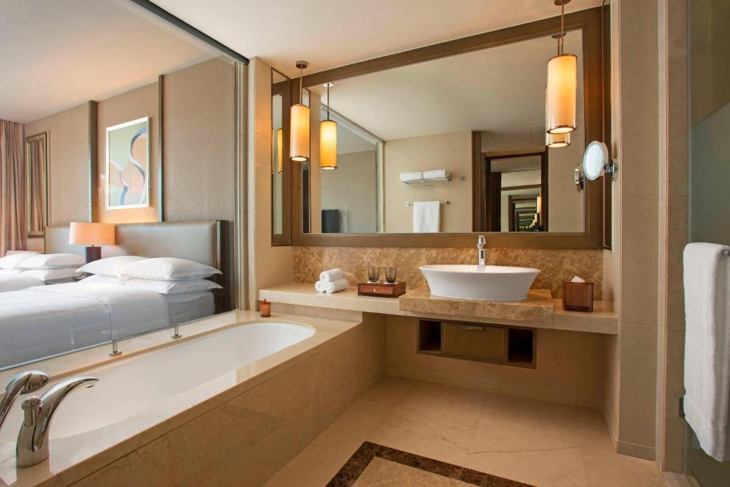 Sheraton Bailuhu Resort, Huizhou, Huizhou (updated prices 2025)