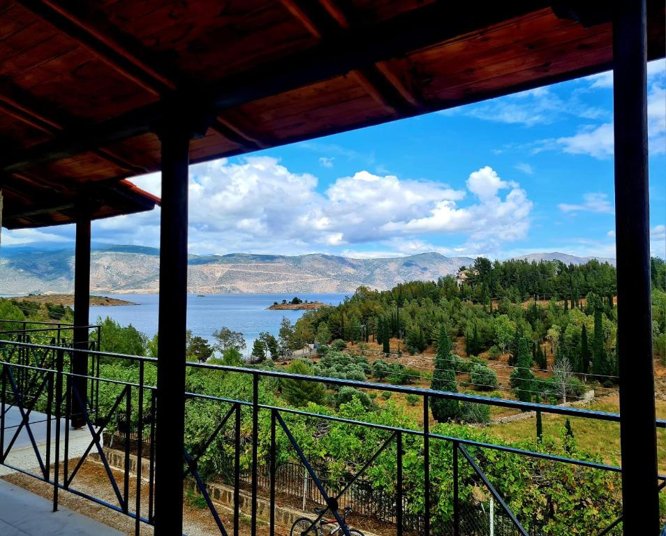 Windmill Apartments, Galaxidhion (updated prices 2025)