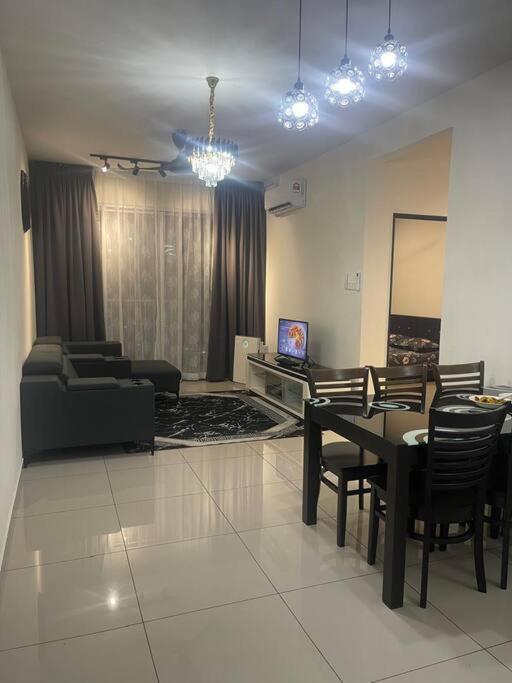 Felina Homestay Condo Selayang Batu Caves MusIim OnIy, Kuala Lumpur ...